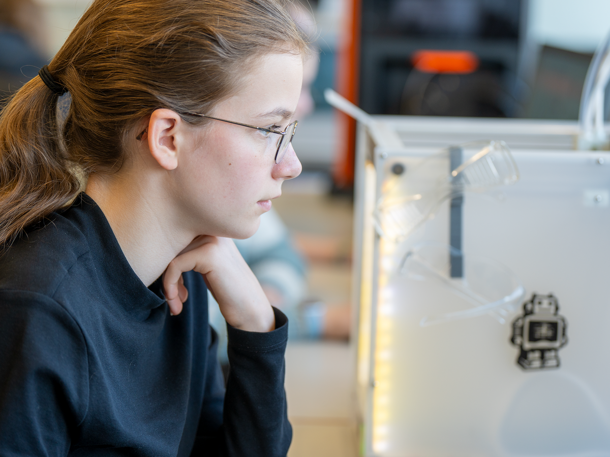 Erfolgreicher Girls’Day 2025: Hochschule Koblenz begeistert ...