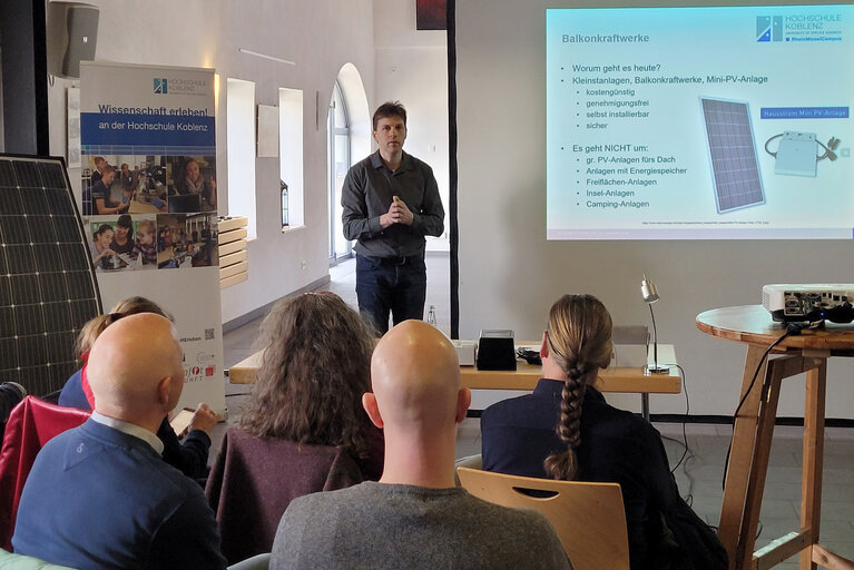 Energiewende selbst gestalten: Balkon-PV-Workshops der Hochschule ...