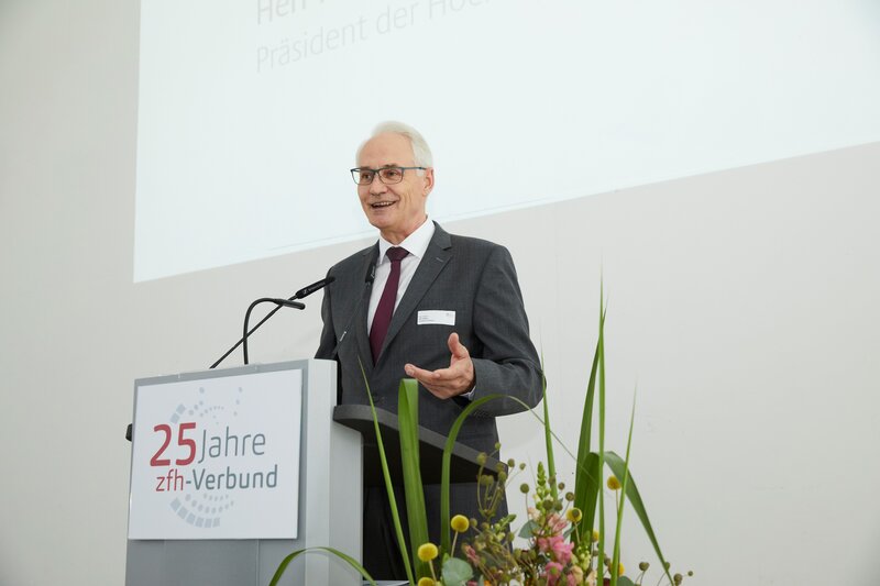 Erfolg mit Fernstudium – 25 Jahre zfh-Verbund